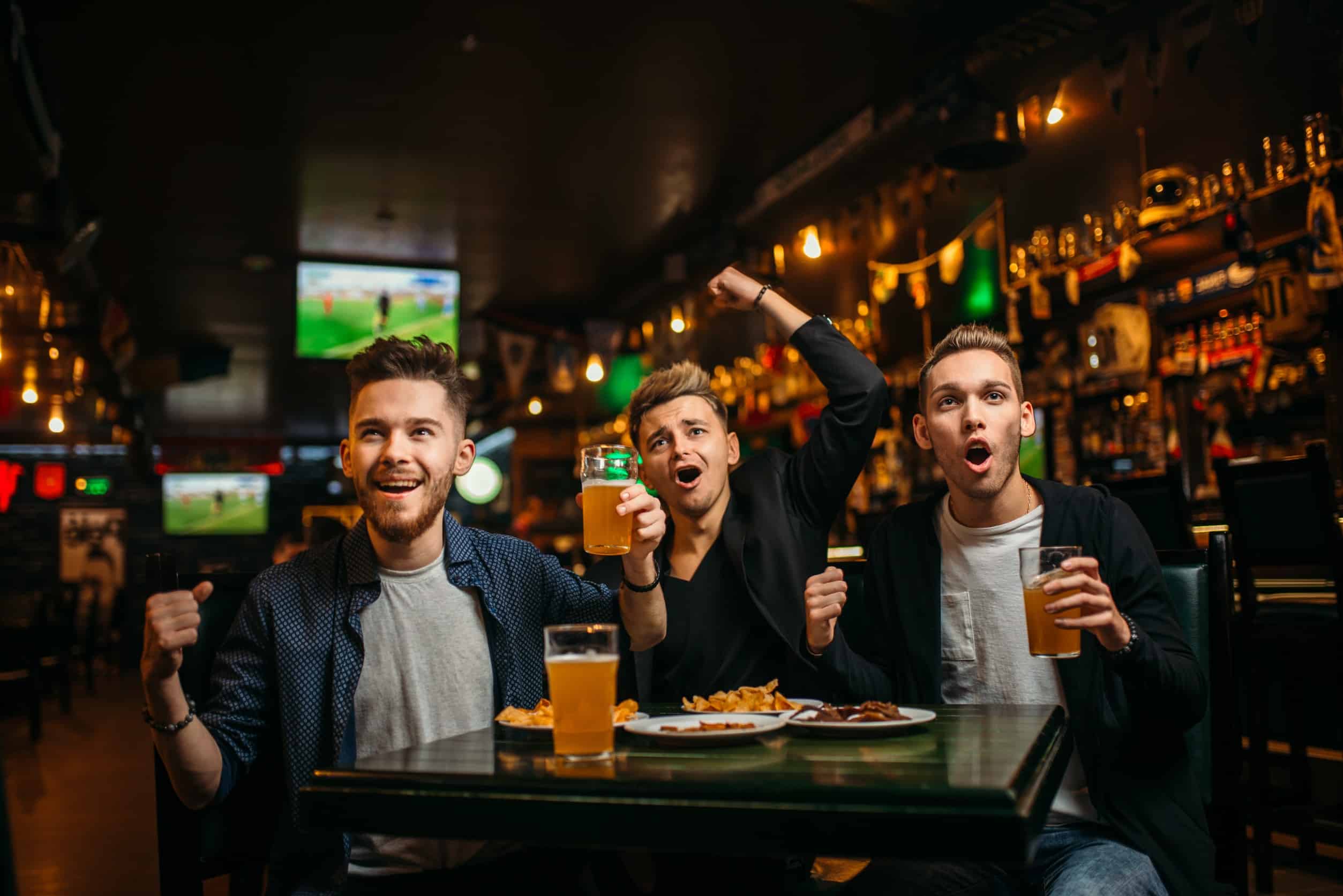 5 Advantages of Watching a Game at a Sports Bar Over a Stadium